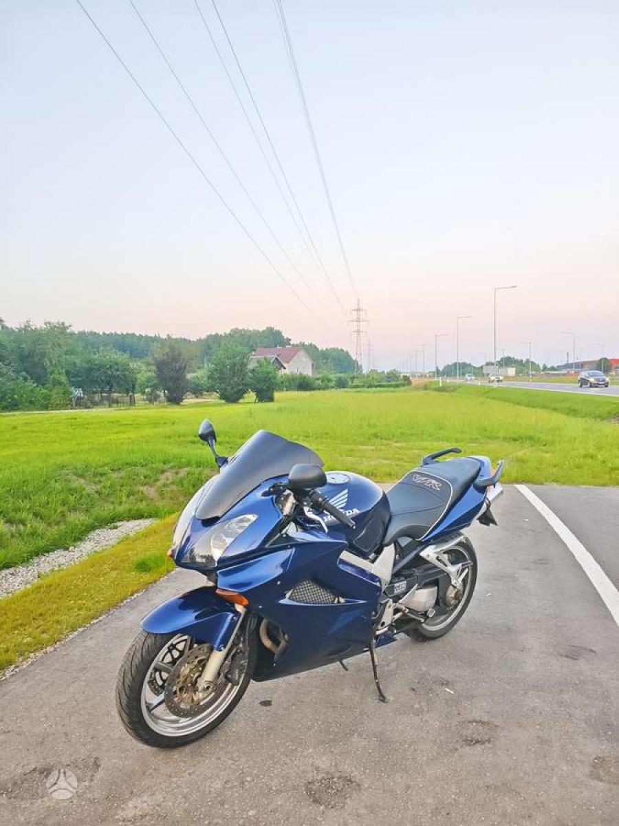 Blue Honda VFR 2002 in Kaunas, with an engine capacity of 0.78 L and mileage of 55 thousand km for 4000 €, photo 7 on AUTOMOTO.COM.LV