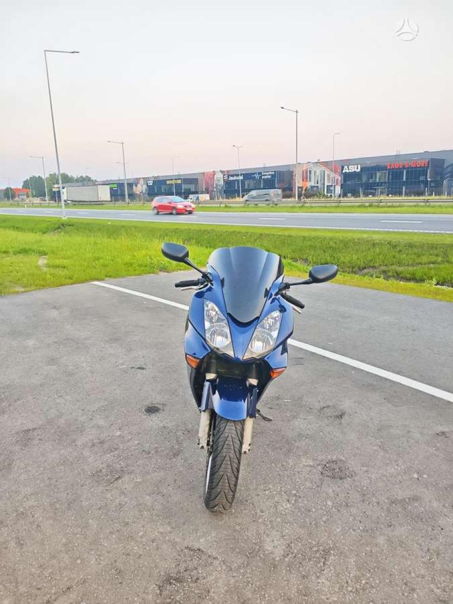 Blue Honda VFR 2002 in Kaunas, with an engine capacity of 0.78 L and mileage of 55 thousand km for 4000 €, photo 8 on AUTOMOTO.COM.LV