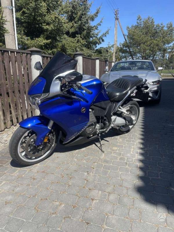 Blue Honda VFR 2013 in Druskininkai, with an engine capacity of 1.30 L and mileage of 21 thousand km for 3900 €, photo 1 on AUTOMOTO.COM.LV