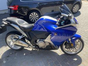 Zils Honda VFR 2013 Druskininkai, ar dzinēja tilpumu 1.30 L un nobraukumu 21 tūkst. km par 3900 €, foto 4 vietnē AUTOMOTO.COM.LV
