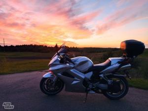 Pelēks Honda VFR 2002 Viļņa, ar dzinēja tilpumu 0.80 L un nobraukumu 74 tūkst. km par 1600 €, foto  vietnē AUTOMOTO.COM.LV