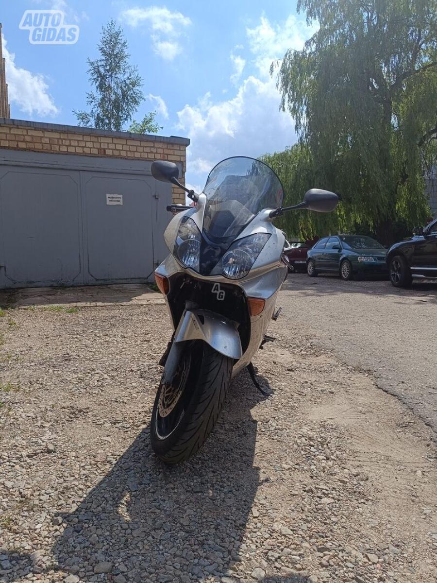 Grey Honda VFR 2002 in Vilnius, with an engine capacity of 0.80 L and mileage of 74 thousand km for 1600 €, photo 5 on AUTOMOTO.COM.LV