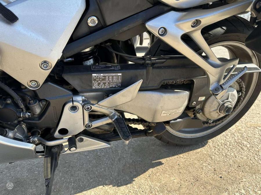 Серый Хонда VFR 2006 в Вилкавишкис, объемом двигателя 0.80 л и пробегом 35 тыс. км за 3750 €, фото 7 на AUTOMOTO.COM.LV