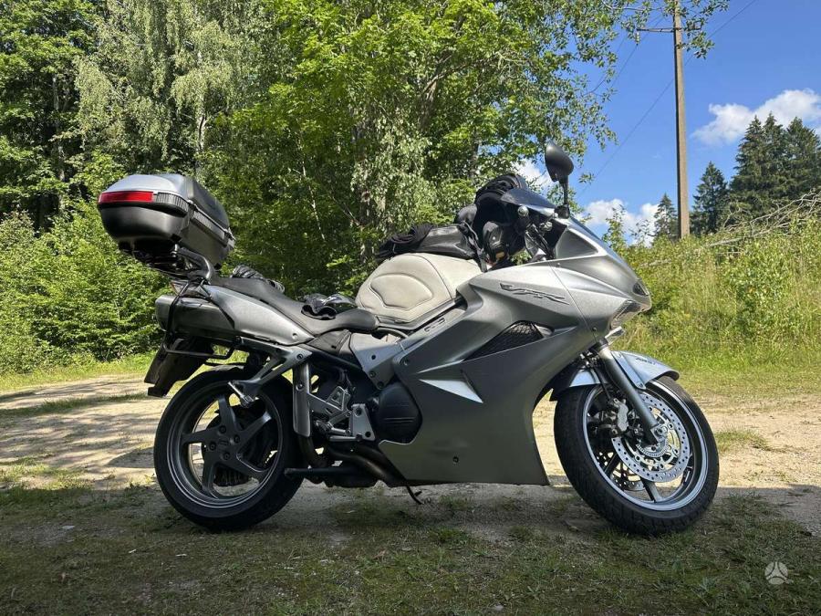 Серый Хонда VFR 2006 в Вилкавишкис, объемом двигателя 0.80 л и пробегом 35 тыс. км за 3750 €, фото 17 на AUTOMOTO.COM.LV
