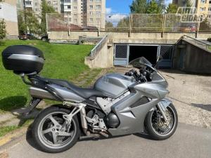 Pelēks Honda VFR 2006 Kauņa, ar dzinēja tilpumu 0.80 L un nobraukumu 72 tūkst. km par 3150 €, foto 3 vietnē AUTOMOTO.COM.LV