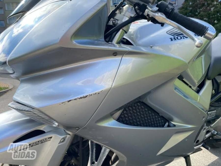Pelēks Honda VFR 2006 Kauņa, ar dzinēja tilpumu 0.80 L un nobraukumu 72 tūkst. km par 3150 €, foto 7 vietnē AUTOMOTO.COM.LV