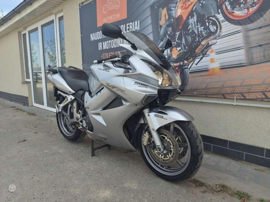 Pelēks Honda VFR 2009 Panevēža, ar dzinēja tilpumu 0.80 L un nobraukumu 85 tūkst. km par 2650 €, foto 1 vietnē AUTOMOTO.COM.LV