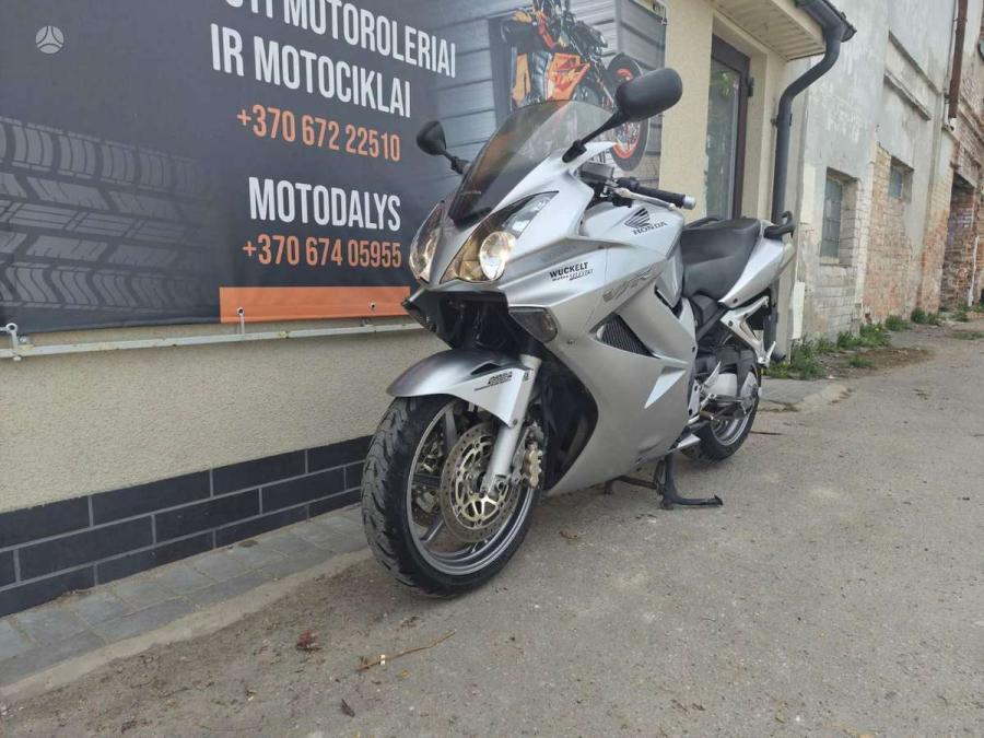 Pelēks Honda VFR 2009 Panevēža, ar dzinēja tilpumu 0.80 L un nobraukumu 85 tūkst. km par 2650 €, foto 3 vietnē AUTOMOTO.COM.LV