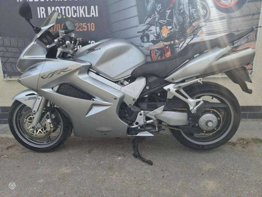 Pelēks Honda VFR 2009 Panevēža, ar dzinēja tilpumu 0.80 L un nobraukumu 85 tūkst. km par 2650 €, foto 5 vietnē AUTOMOTO.COM.LV