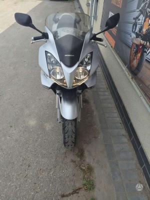 Pelēks Honda VFR 2009 Panevēža, ar dzinēja tilpumu 0.80 L un nobraukumu 85 tūkst. km par 2650 €, foto 6 vietnē AUTOMOTO.COM.LV