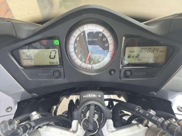 Pelēks Honda VFR 2009 Panevēža, ar dzinēja tilpumu 0.80 L un nobraukumu 85 tūkst. km par 2650 €, foto 7 vietnē AUTOMOTO.COM.LV