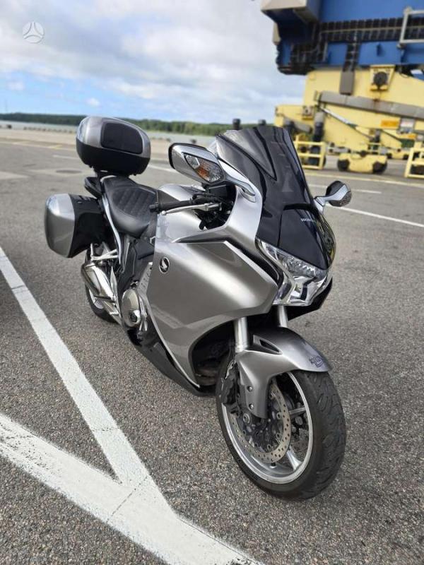 Серый Хонда VFR 2010 в Клайпеда, объемом двигателя 1.20 л и пробегом 49 тыс. км за 6900 €, фото 9 на AUTOMOTO.COM.LV
