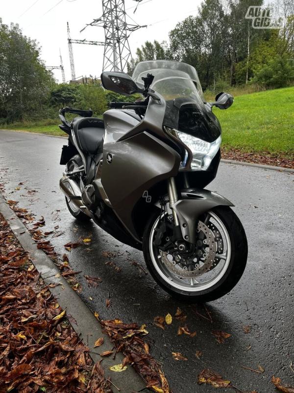 Pelēks Honda VFR 2011 Viļņa, ar dzinēja tilpumu 1.20 L un nobraukumu 44 tūkst. km par 5400 €, foto 1 vietnē AUTOMOTO.COM.LV