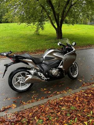 Pelēks Honda VFR 2011 Viļņa, ar dzinēja tilpumu 1.20 L un nobraukumu 44 tūkst. km par 5400 €, foto 4 vietnē AUTOMOTO.COM.LV