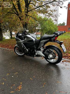 Pelēks Honda VFR 2011 Viļņa, ar dzinēja tilpumu 1.20 L un nobraukumu 44 tūkst. km par 5400 €, foto 6 vietnē AUTOMOTO.COM.LV