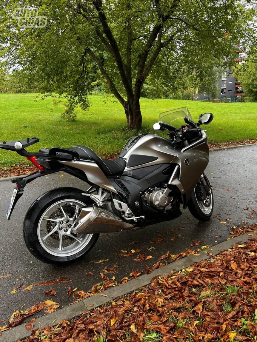 Pelēks Honda VFR 2011 Viļņa, ar dzinēja tilpumu 1.20 L un nobraukumu 44 tūkst. km par 5400 €, foto 7 vietnē AUTOMOTO.COM.LV