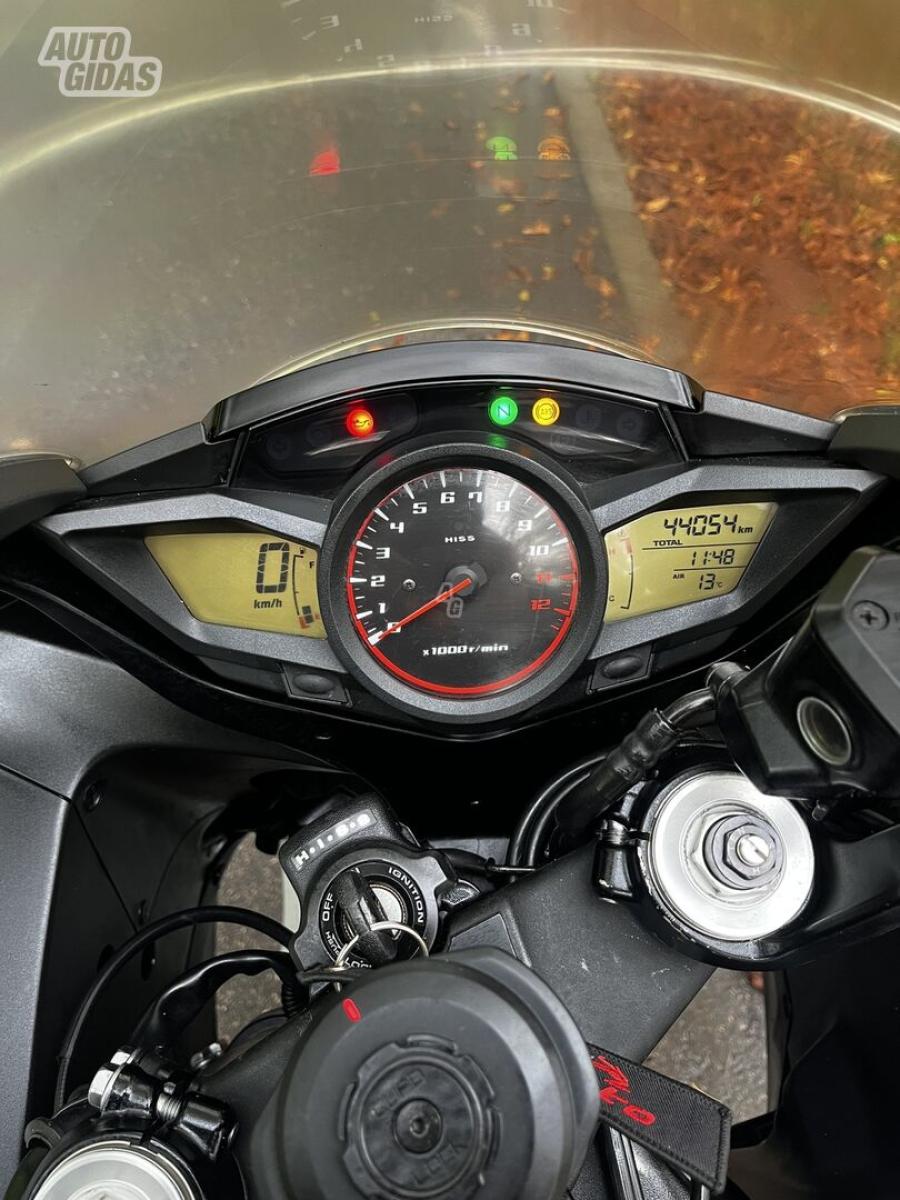 Pelēks Honda VFR 2011 Viļņa, ar dzinēja tilpumu 1.20 L un nobraukumu 44 tūkst. km par 5400 €, foto 10 vietnē AUTOMOTO.COM.LV