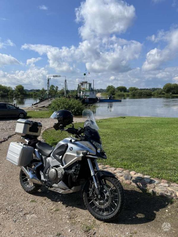 Pelēks Honda VFR 2012 Viļņa, ar dzinēja tilpumu 0.00 L un nobraukumu 56 tūkst. km par 6700 €, foto 2 vietnē AUTOMOTO.COM.LV