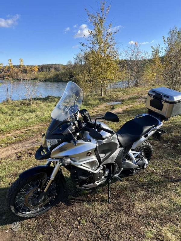 Pelēks Honda VFR 2012 Viļņa, ar dzinēja tilpumu 0.00 L un nobraukumu 56 tūkst. km par 6700 €, foto 3 vietnē AUTOMOTO.COM.LV