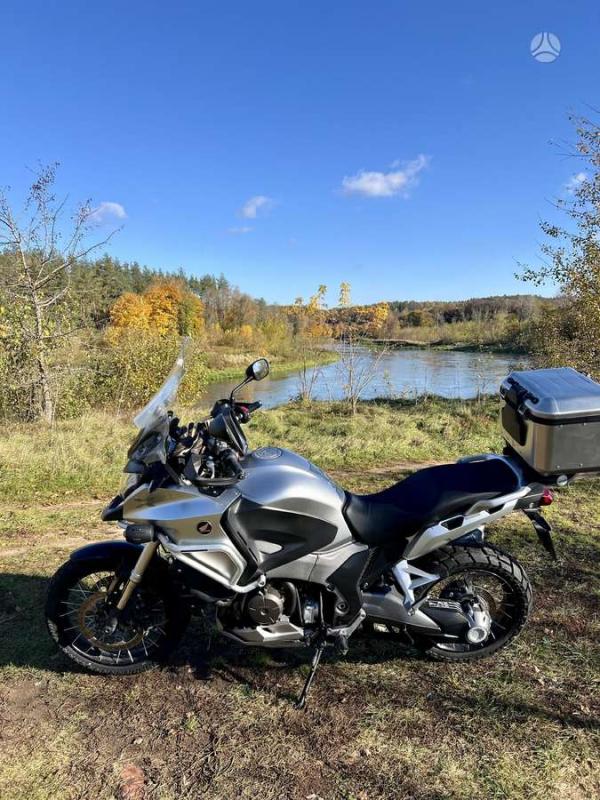 Pelēks Honda VFR 2012 Viļņa, ar dzinēja tilpumu 0.00 L un nobraukumu 56 tūkst. km par 6700 €, foto 4 vietnē AUTOMOTO.COM.LV
