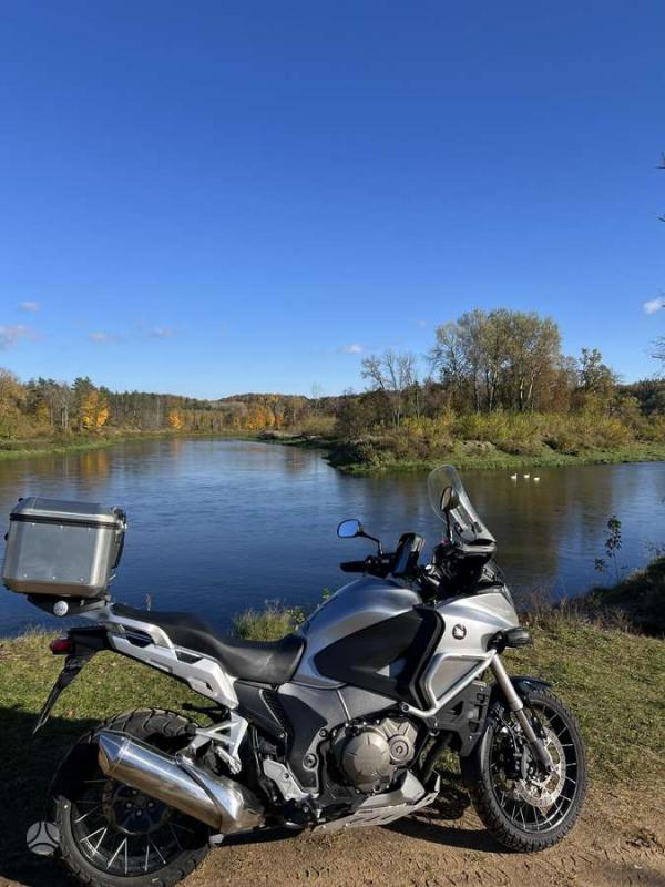 Pelēks Honda VFR 2012 Viļņa, ar dzinēja tilpumu 0.00 L un nobraukumu 56 tūkst. km par 6700 €, foto 7 vietnē AUTOMOTO.COM.LV
