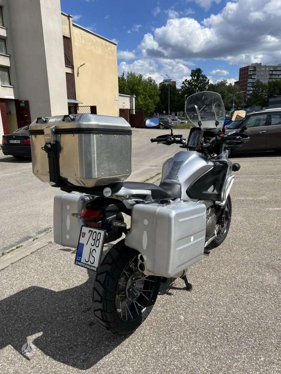 Grey Honda VFR 2012 in Vilnius, with an engine capacity of 1.24 L and mileage of 59 thousand km for 6300 €, photo 4 on AUTOMOTO.COM.LV