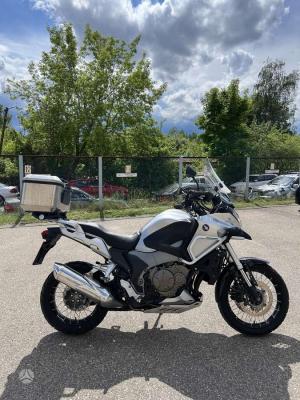 Grey Honda VFR 2012 in Vilnius, with an engine capacity of 1.24 L and mileage of 59 thousand km for 6300 €, photo 7 on AUTOMOTO.COM.LV