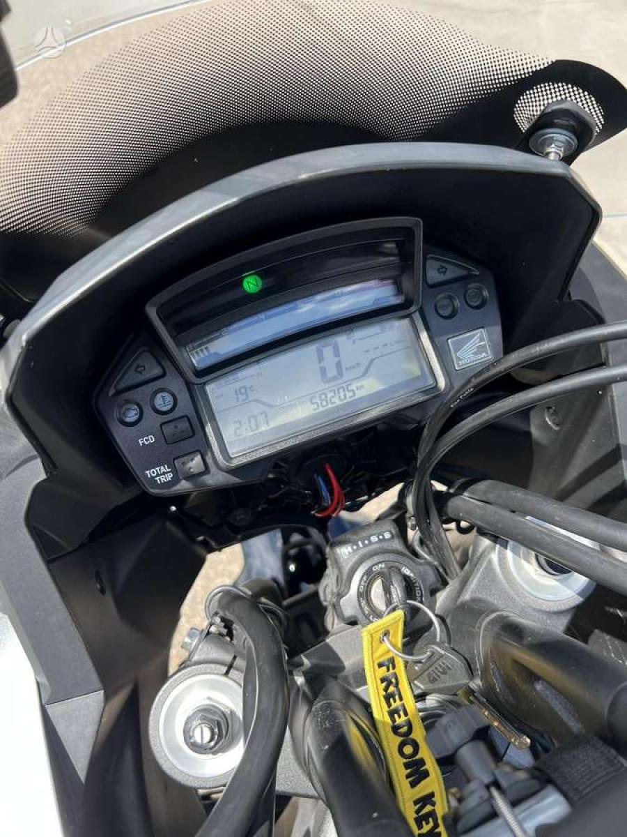 Grey Honda VFR 2012 in Vilnius, with an engine capacity of 1.24 L and mileage of 59 thousand km for 6300 €, photo 12 on AUTOMOTO.COM.LV