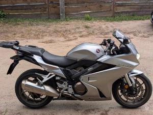 Grey Honda VFR 2019 in Kaunas, with an engine capacity of 0.80 L and mileage of 25 thousand km for 5000 €, photo 2 on AUTOMOTO.COM.LV
