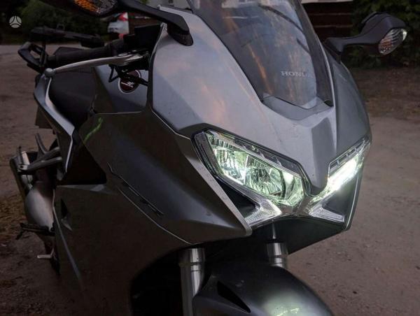 Grey Honda VFR 2019 in Kaunas, with an engine capacity of 0.80 L and mileage of 25 thousand km for 5000 €, photo 3 on AUTOMOTO.COM.LV