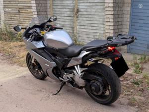 Grey Honda VFR 2019 in Kaunas, with an engine capacity of 0.80 L and mileage of 25 thousand km for 5000 €, photo 5 on AUTOMOTO.COM.LV