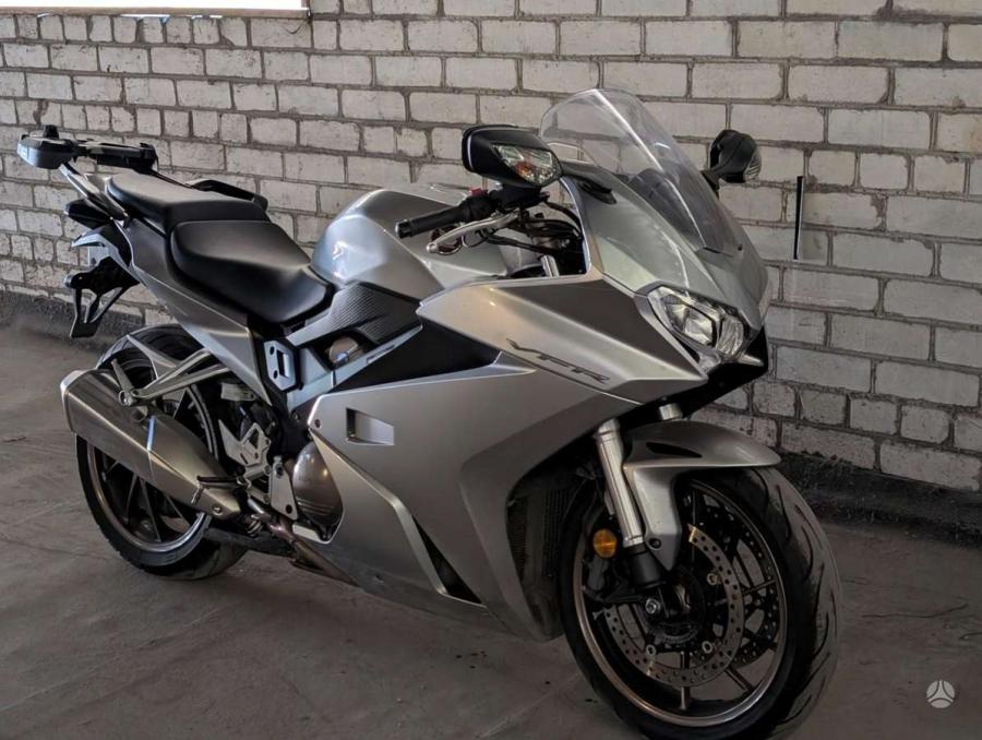 Pelēks Honda VFR 2019 Kauņa, ar dzinēja tilpumu 0.80 L un nobraukumu 25 tūkst. km par 5500 €, foto 1 vietnē AUTOMOTO.COM.LV