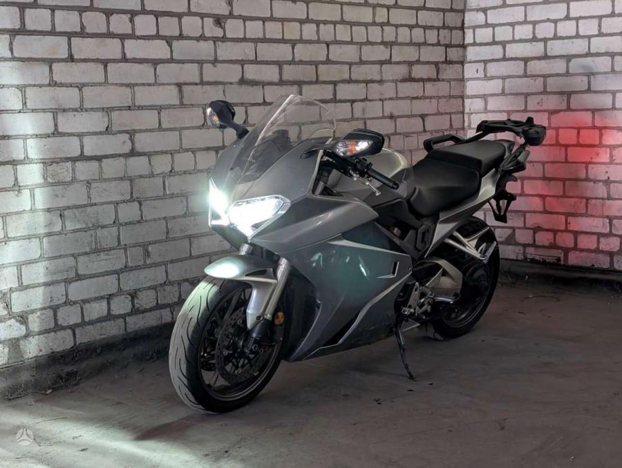Pelēks Honda VFR 2019 Kauņa, ar dzinēja tilpumu 0.80 L un nobraukumu 25 tūkst. km par 5500 €, foto 4 vietnē AUTOMOTO.COM.LV