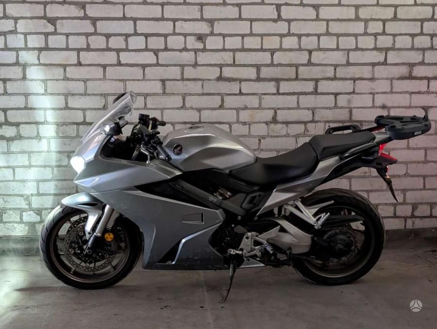 Pelēks Honda VFR 2019 Kauņa, ar dzinēja tilpumu 0.80 L un nobraukumu 25 tūkst. km par 5500 €, foto 5 vietnē AUTOMOTO.COM.LV