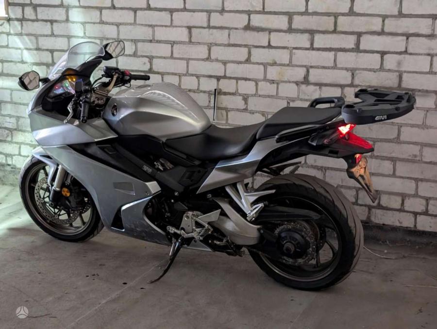Pelēks Honda VFR 2019 Kauņa, ar dzinēja tilpumu 0.80 L un nobraukumu 25 tūkst. km par 5500 €, foto 6 vietnē AUTOMOTO.COM.LV