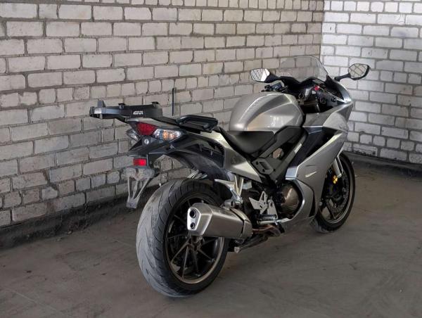 Серый Хонда VFR 2019 в Каунас, объемом двигателя 0.80 л и пробегом 25 тыс. км за 5500 €, фото 6 на AUTOMOTO.COM.LV