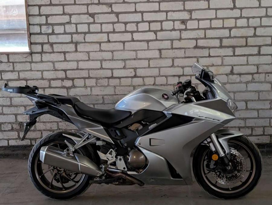 Pelēks Honda VFR 2019 Kauņa, ar dzinēja tilpumu 0.80 L un nobraukumu 25 tūkst. km par 5500 €, foto 8 vietnē AUTOMOTO.COM.LV