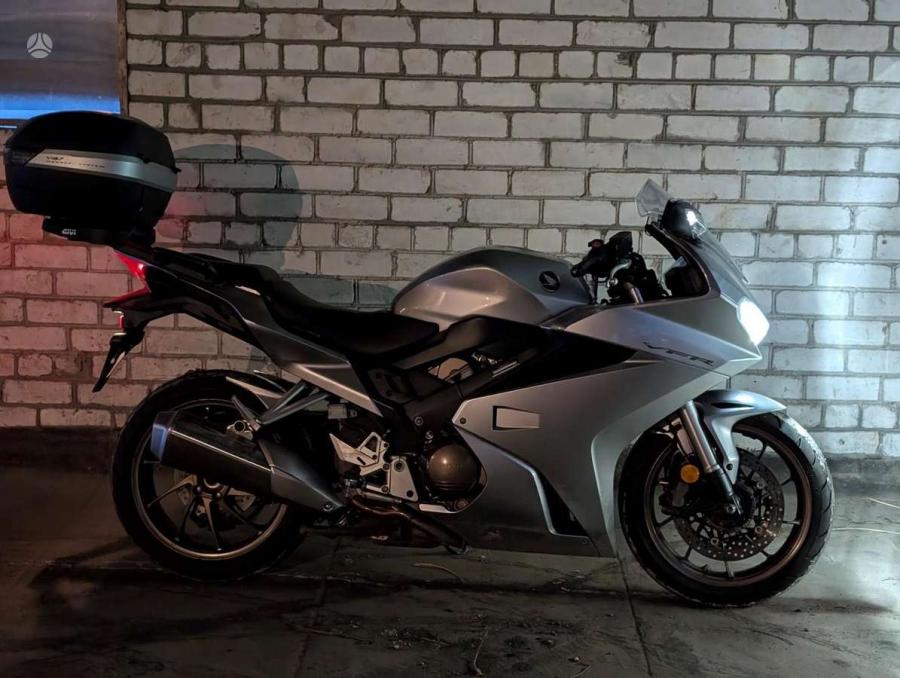 Pelēks Honda VFR 2019 Kauņa, ar dzinēja tilpumu 0.80 L un nobraukumu 25 tūkst. km par 5500 €, foto 9 vietnē AUTOMOTO.COM.LV