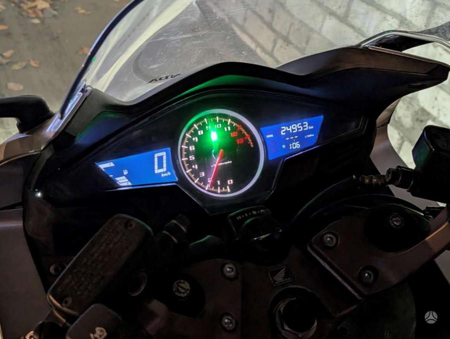 Pelēks Honda VFR 2019 Kauņa, ar dzinēja tilpumu 0.80 L un nobraukumu 25 tūkst. km par 5500 €, foto 11 vietnē AUTOMOTO.COM.LV