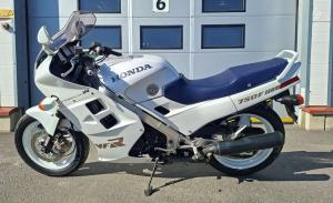 Honda VFR 1986 in Siauliai, with an engine capacity of 0.75 L and mileage of 3 thousand km for 1999 €, photo 3 on AUTOMOTO.COM.LV