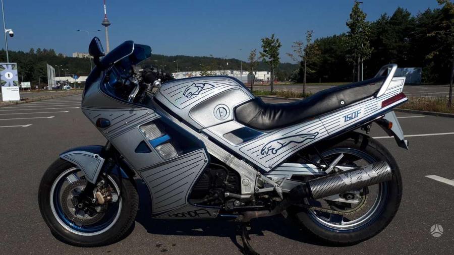 Хонда VFR 1986 в Вильнюс, объемом двигателя 0.75 л и пробегом 38 тыс. км за 999 €, фото 3 на AUTOMOTO.COM.LV