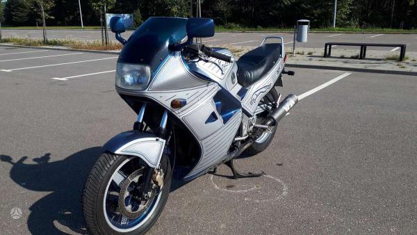Honda VFR 1986 in Vilnius, with an engine capacity of 0.75 L and mileage of 38 thousand km for 999 €, photo 5 on AUTOMOTO.COM.LV