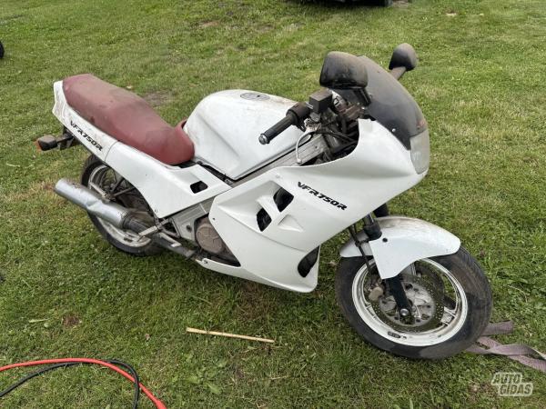 Хонда VFR 1995 в Паневежис, объемом двигателя 0.00 л и пробегом 0 тыс. км за 500 €, фото 2 на AUTOMOTO.COM.LV