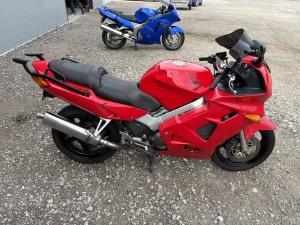 Honda VFR 1998 in Kelme, with an engine capacity of 0.80 L and mileage of 75 thousand km for 715 €, photo 3 on AUTOMOTO.COM.LV