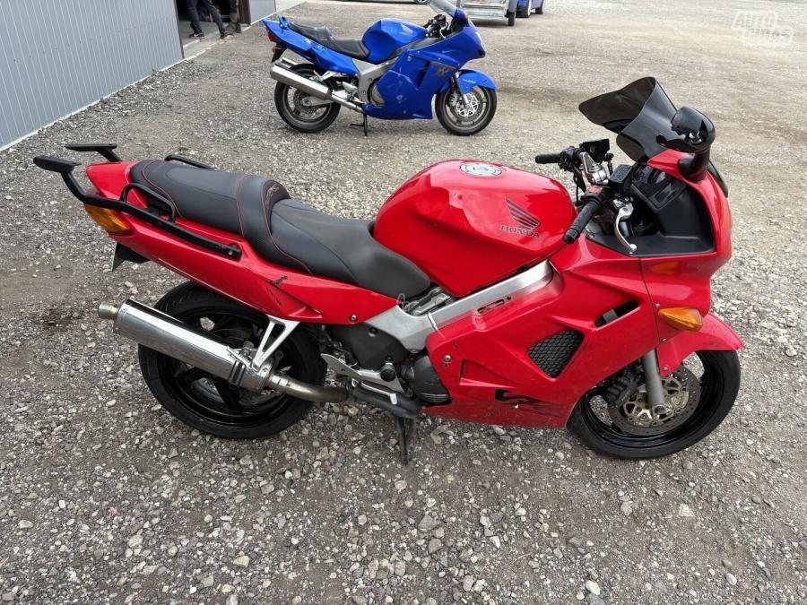 Honda VFR 1998 in Kelme, with an engine capacity of 0.80 L and mileage of 75 thousand km for 715 €, photo 3 on AUTOMOTO.COM.LV