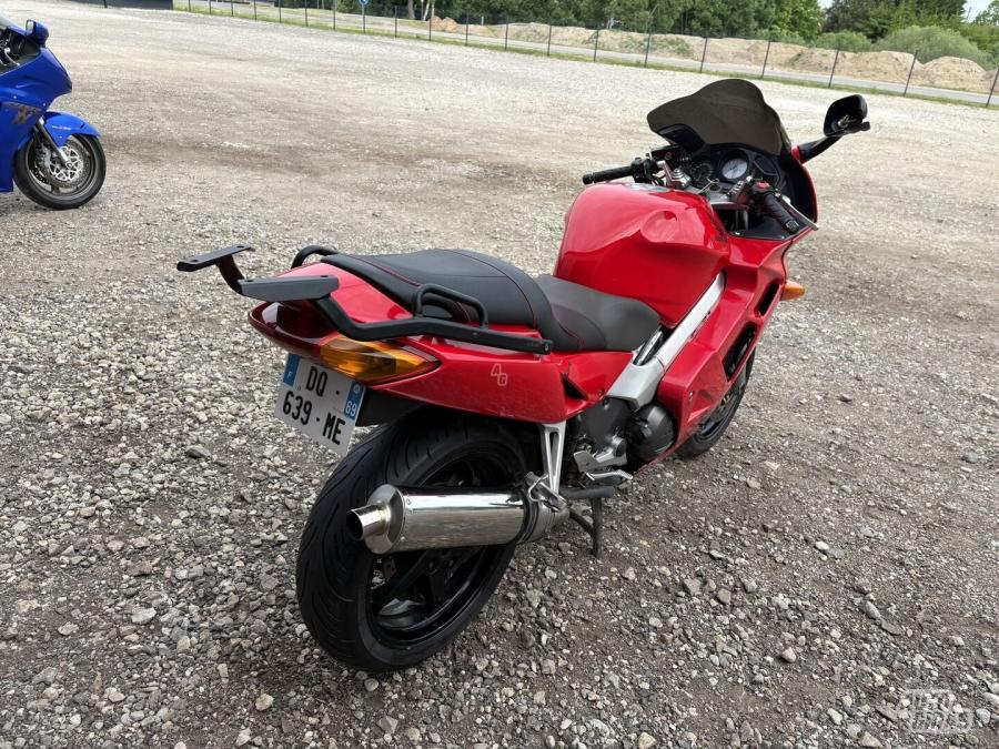 Honda VFR 1998 in Kelme, with an engine capacity of 0.80 L and mileage of 75 thousand km for 715 €, photo 4 on AUTOMOTO.COM.LV