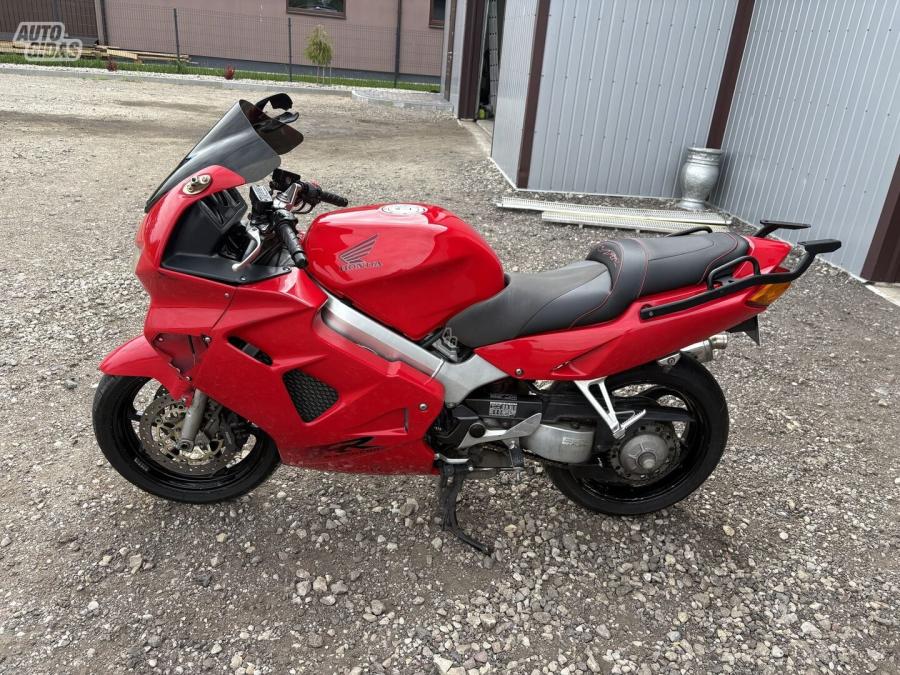 Honda VFR 1998 in Kelme, with an engine capacity of 0.80 L and mileage of 75 thousand km for 715 €, photo 6 on AUTOMOTO.COM.LV