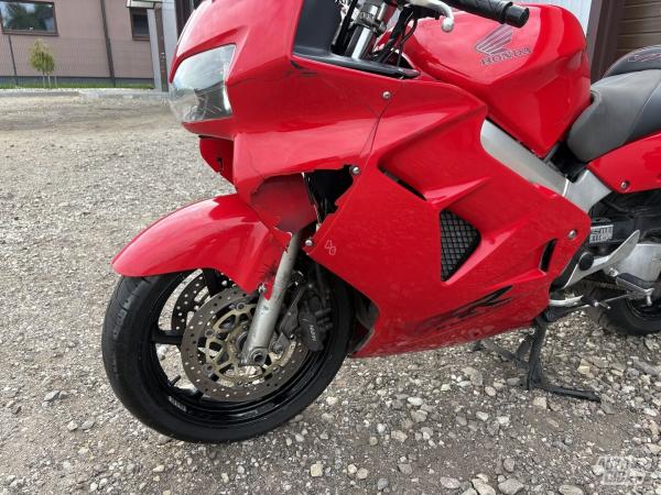 Хонда VFR 1998 в Кельме, объемом двигателя 0.80 л и пробегом 75 тыс. км за 715 €, фото 8 на AUTOMOTO.COM.LV