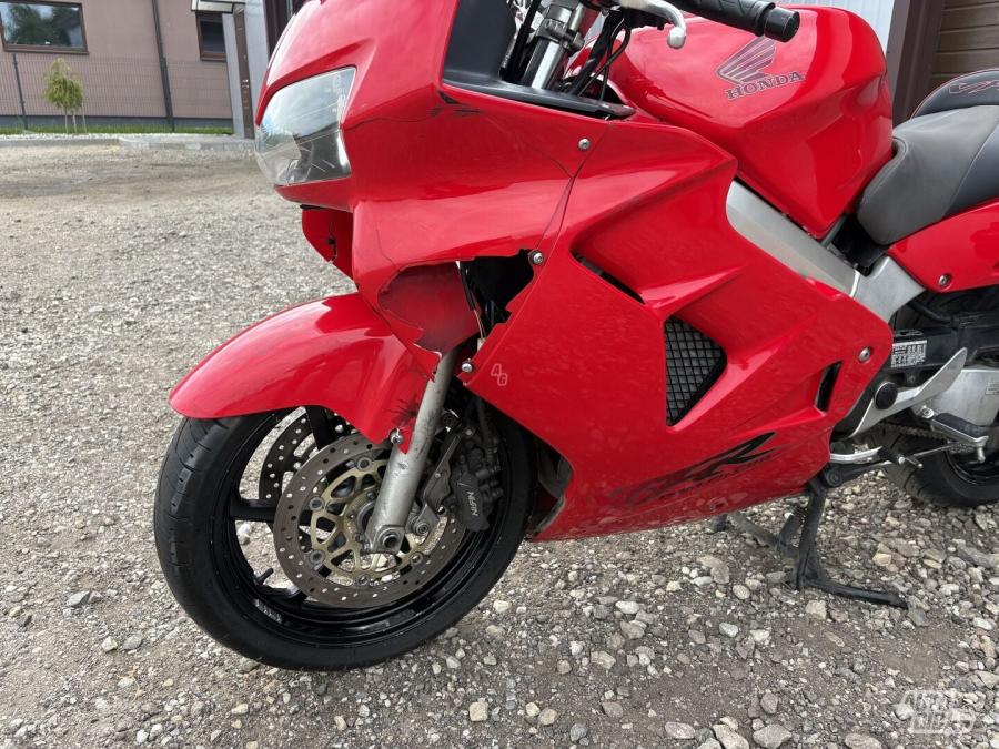 Honda VFR 1998 in Kelme, with an engine capacity of 0.80 L and mileage of 75 thousand km for 715 €, photo 9 on AUTOMOTO.COM.LV