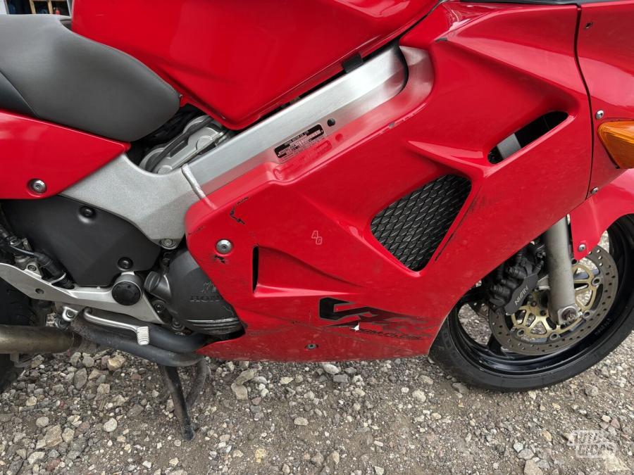 Honda VFR 1998 in Kelme, with an engine capacity of 0.80 L and mileage of 75 thousand km for 715 €, photo 13 on AUTOMOTO.COM.LV